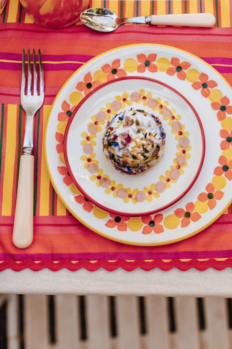 SET OF 2 ELIZE PINK DAISY PLATES – Make My Lemonade